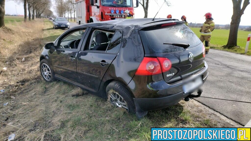 Wypadek samochodowy w Wilkowie koło Namysłowa. Kierowca