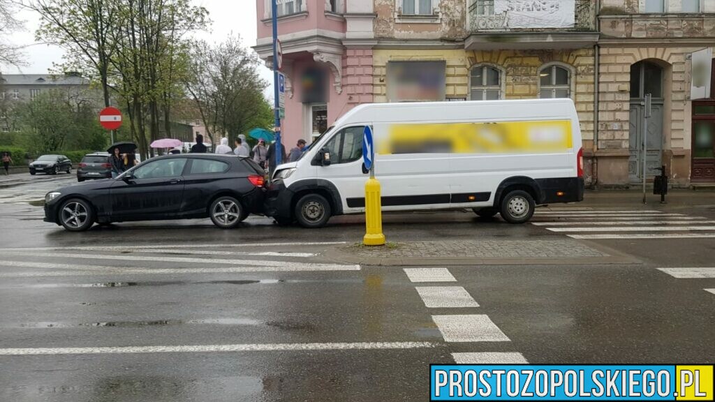 Bus zderzył się z bmw w centrum Opola.(Zdjecia&Wideo)