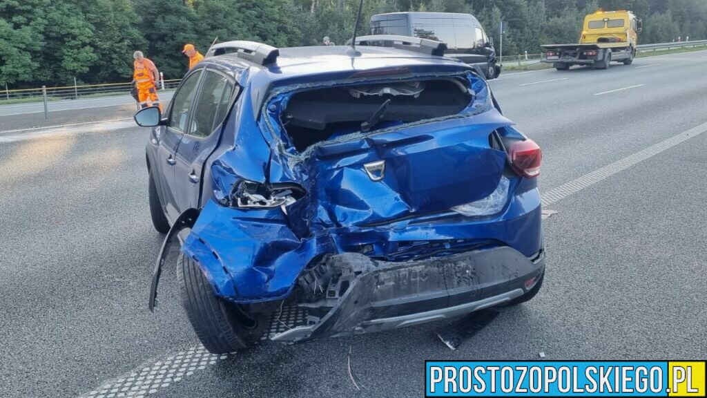 Zderzenie busa z samochodem osobowym na A4 w powiecie