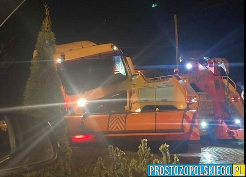 30-letni kierowca uciekał skradzioną pługopiaskarką. Mężczyzna