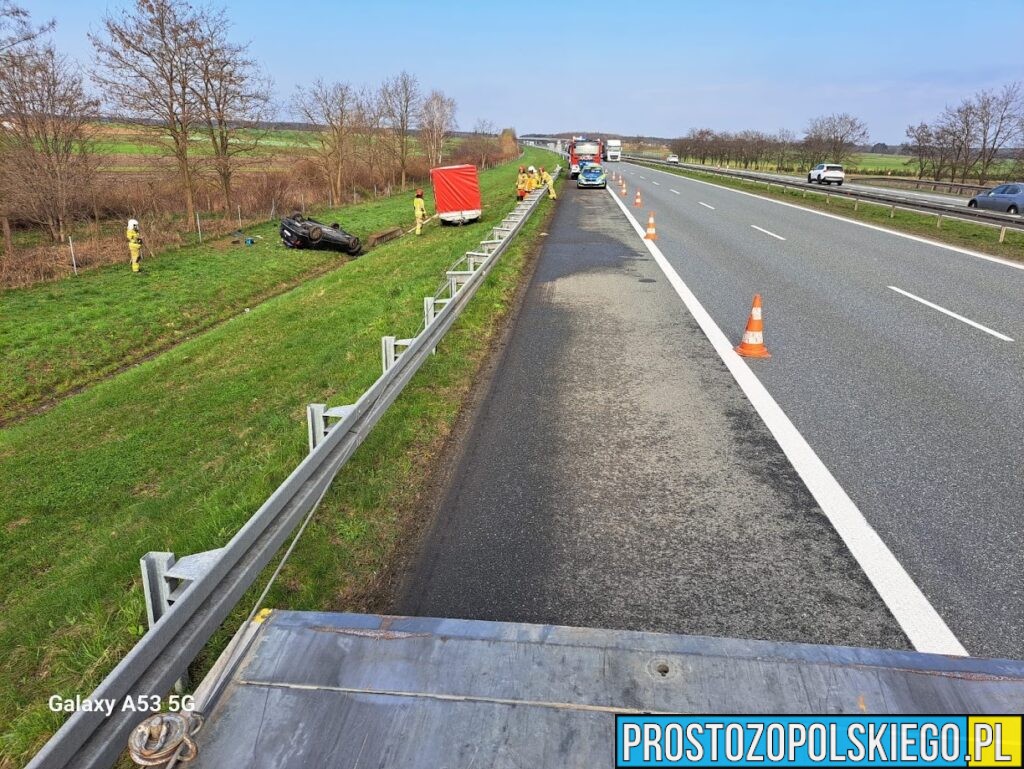 Dachowanie auta na autostradzie A4 na 237 km kierunek