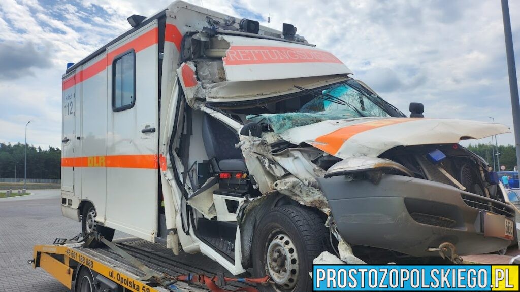 Wypadek niemieckiej karetki na opolskim odcinku autostrady A4