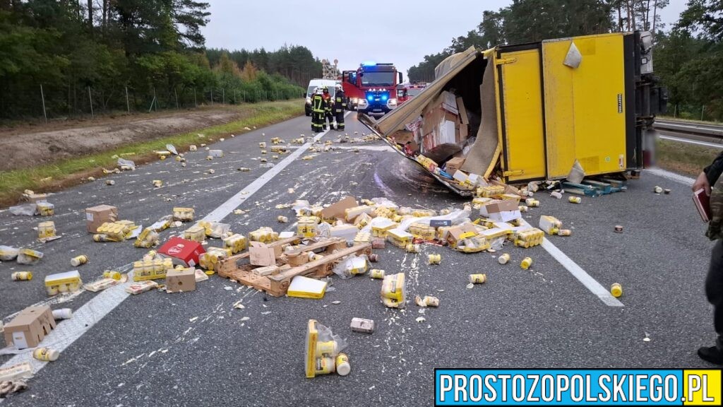 Wypadek na autostradzie A4. Z busa wysypał się ładunek....